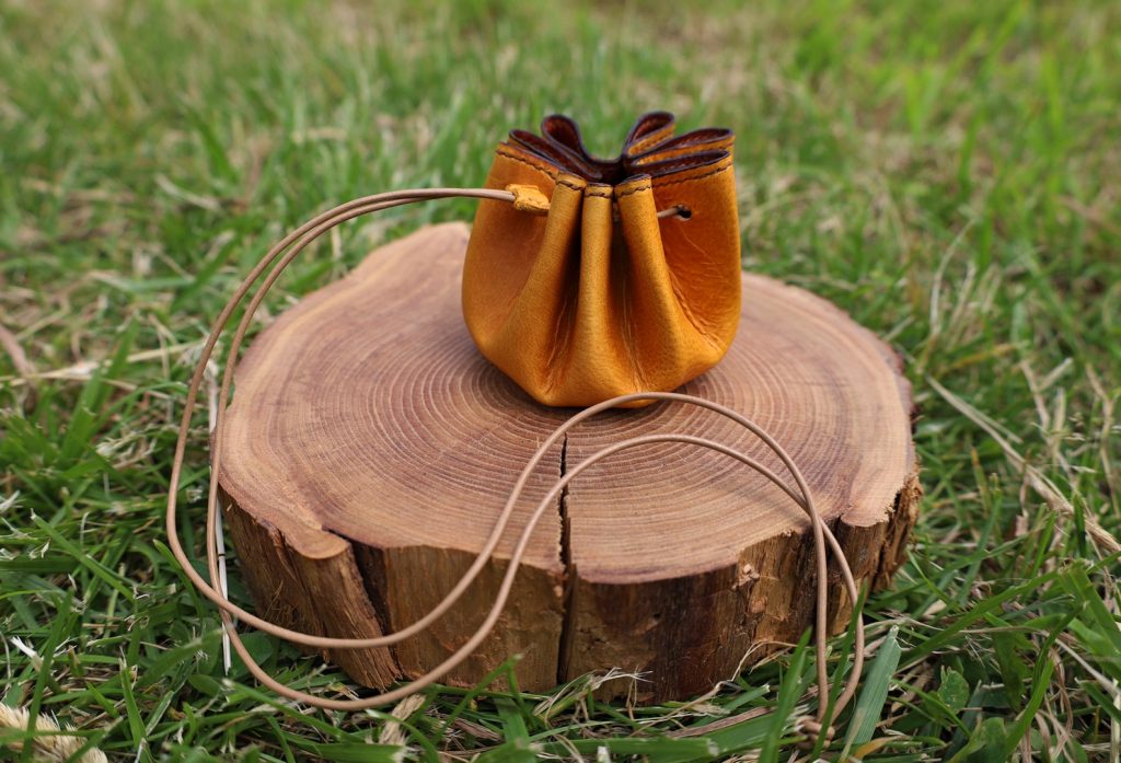 Bourse en cuir médiévale doublée - l'Âge du Cuir